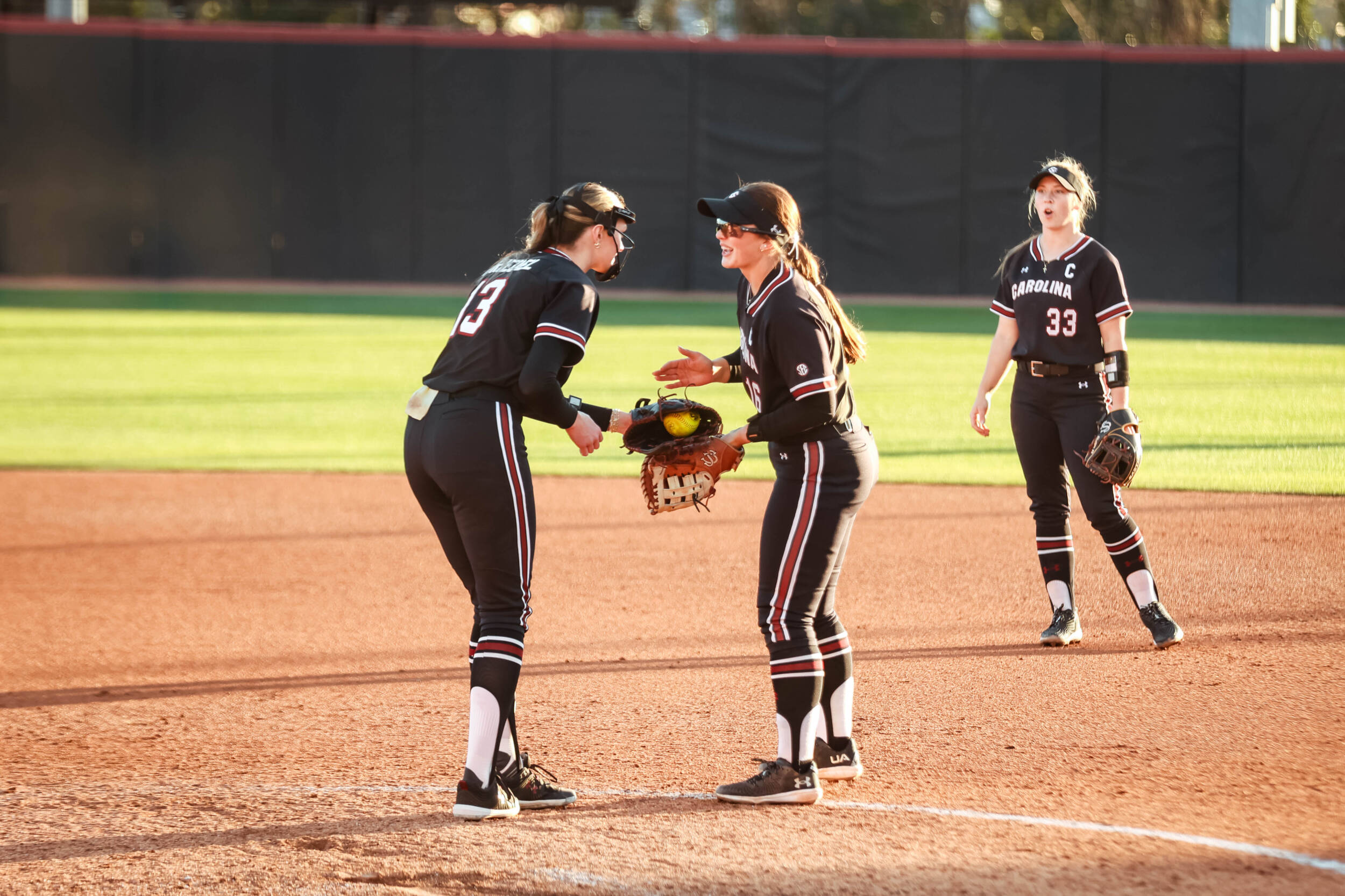 No. 16 Gamecocks Sweep Friday Doubleheader – University of South ...