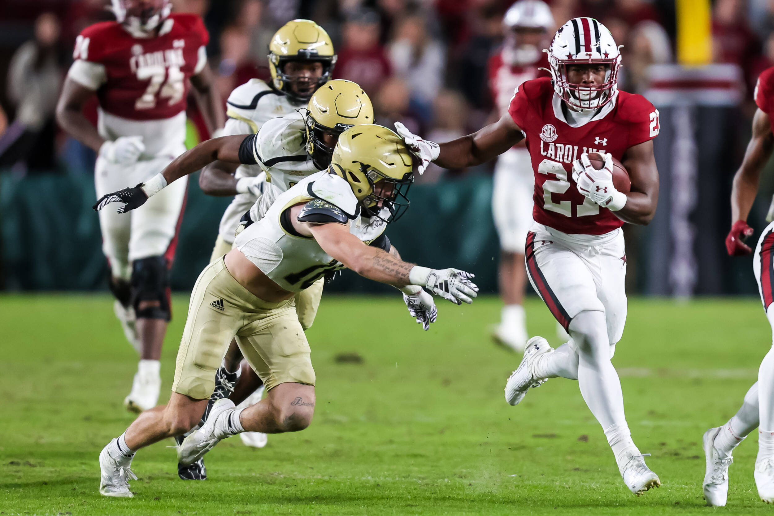 Football Closes Home Slate with 56-12 Win over Wofford – University of ...